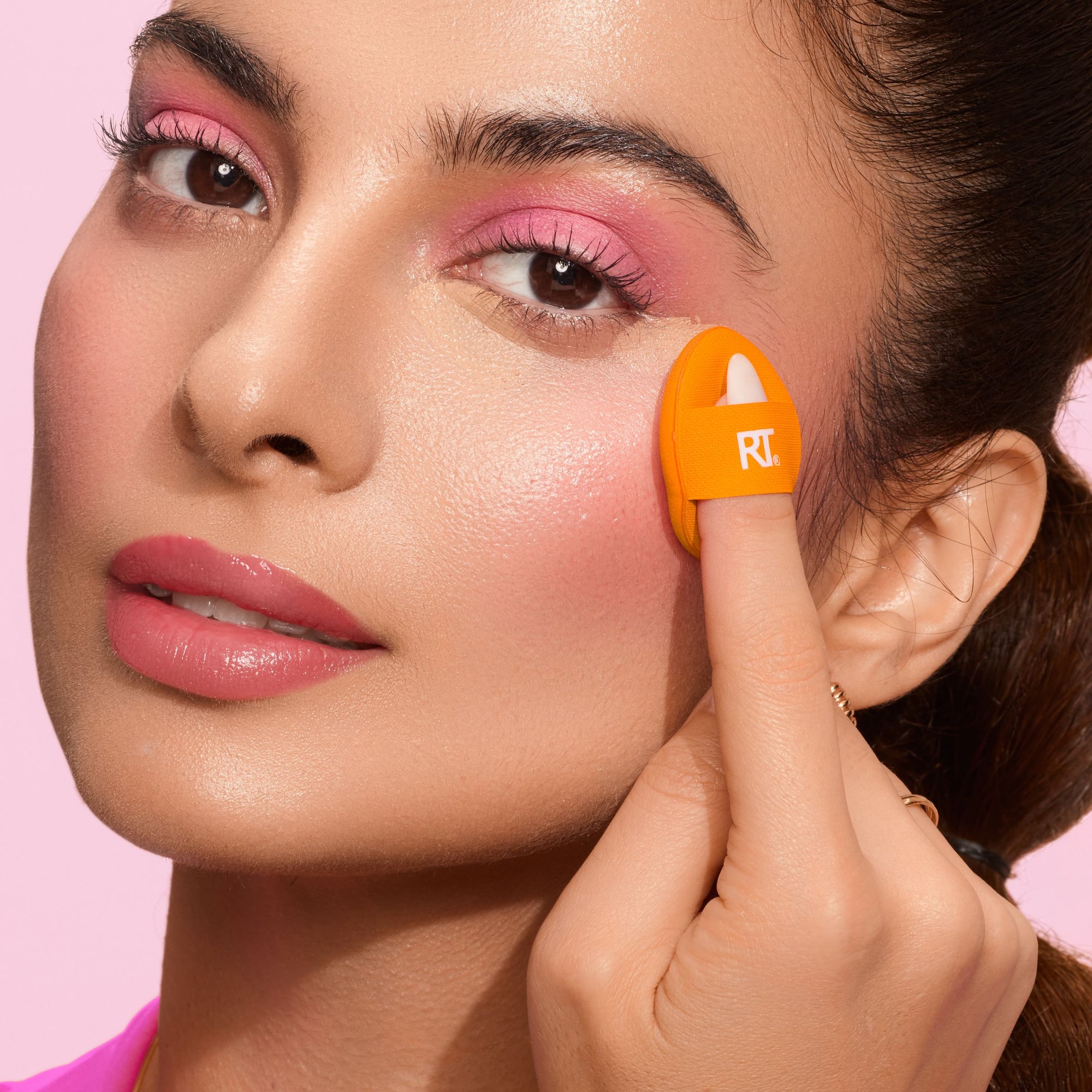 Real Techniques Miracle 2-In-1 Powder Puff & Mini Concealer Puff, 2 ...